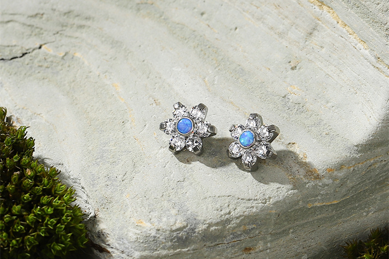 NSPJ ASTM F136 Titanium Piercing Jewelry Internally Thread New Flower ...