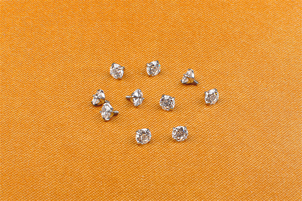 ASTM F136 Titanium Internally Threaded Labrets With 4 Claw Prong Set CZ astm-f136-titanium-internally-threaded-labrets-with-4-claw-prong-set-cz